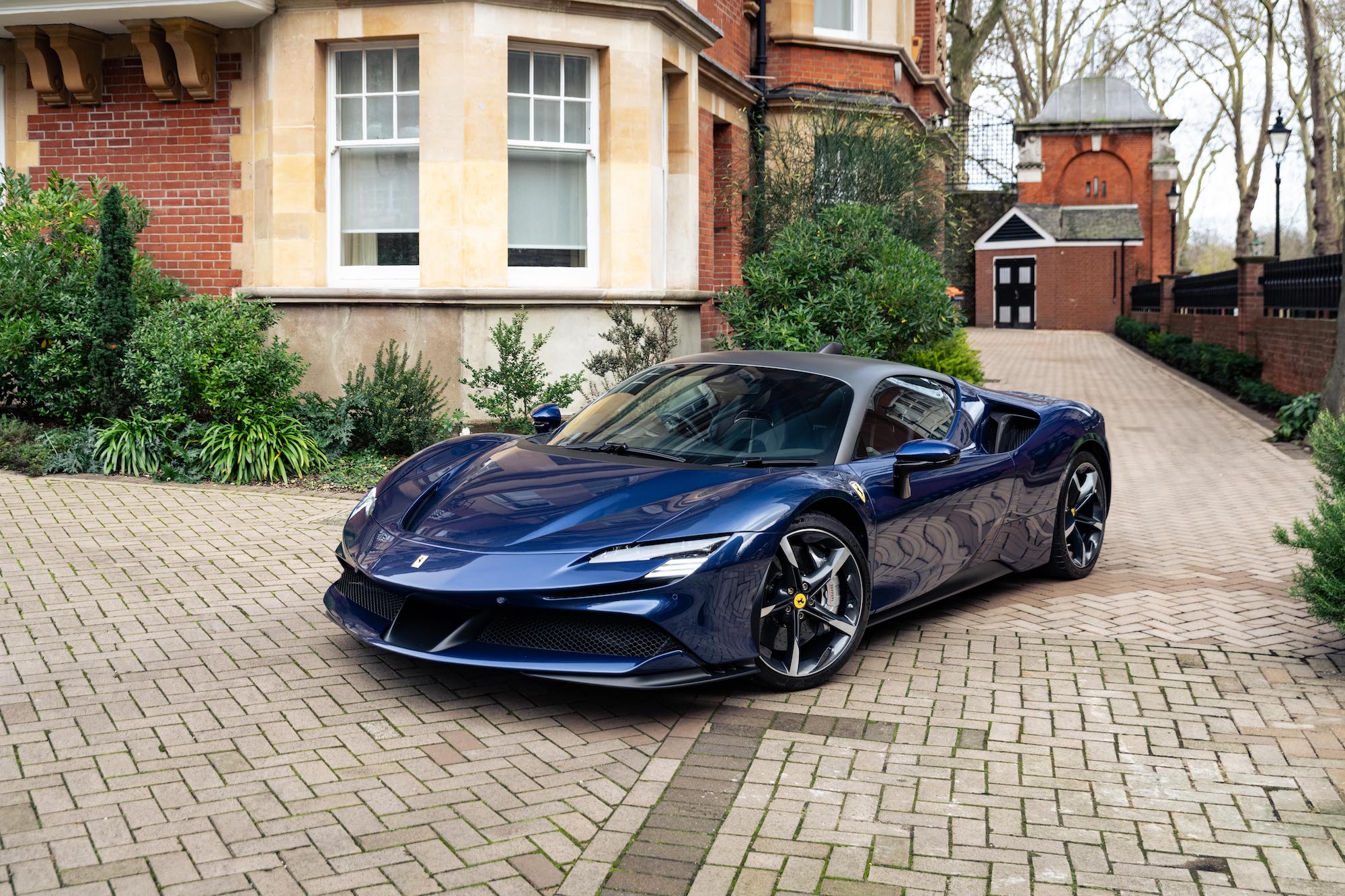 Blu Tour de France / Grigio Silverstone Opaco - Ferrari SF90 Stradale ...