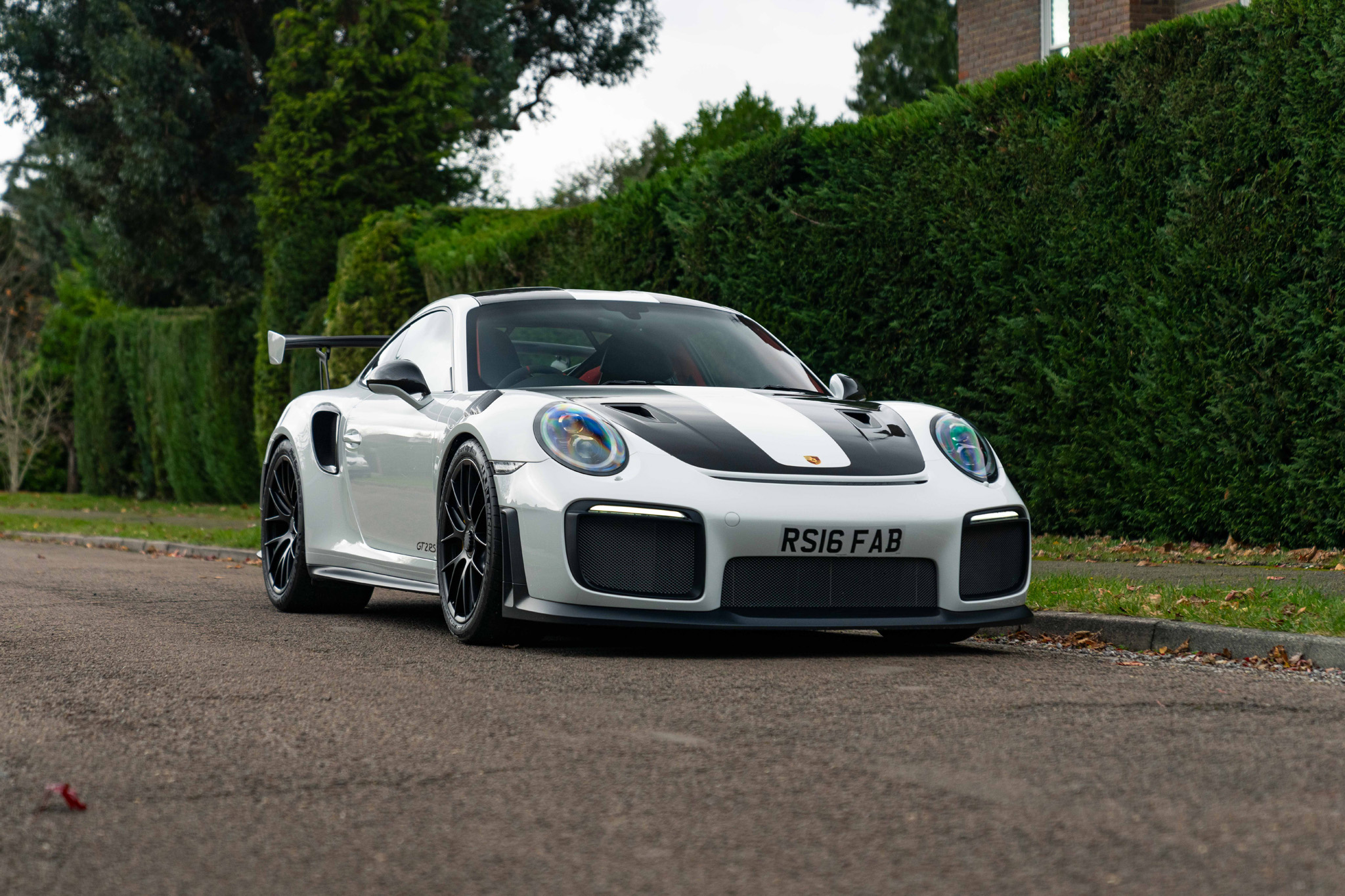 Pure White - Porsche 911 GT2 RS (991) - carpaints.co