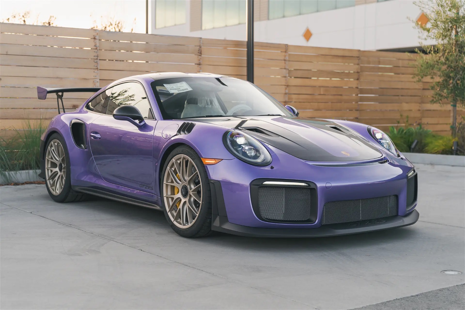 Viola Purple Metallic - Porsche 911 GT2 RS (991) - carpaints.co