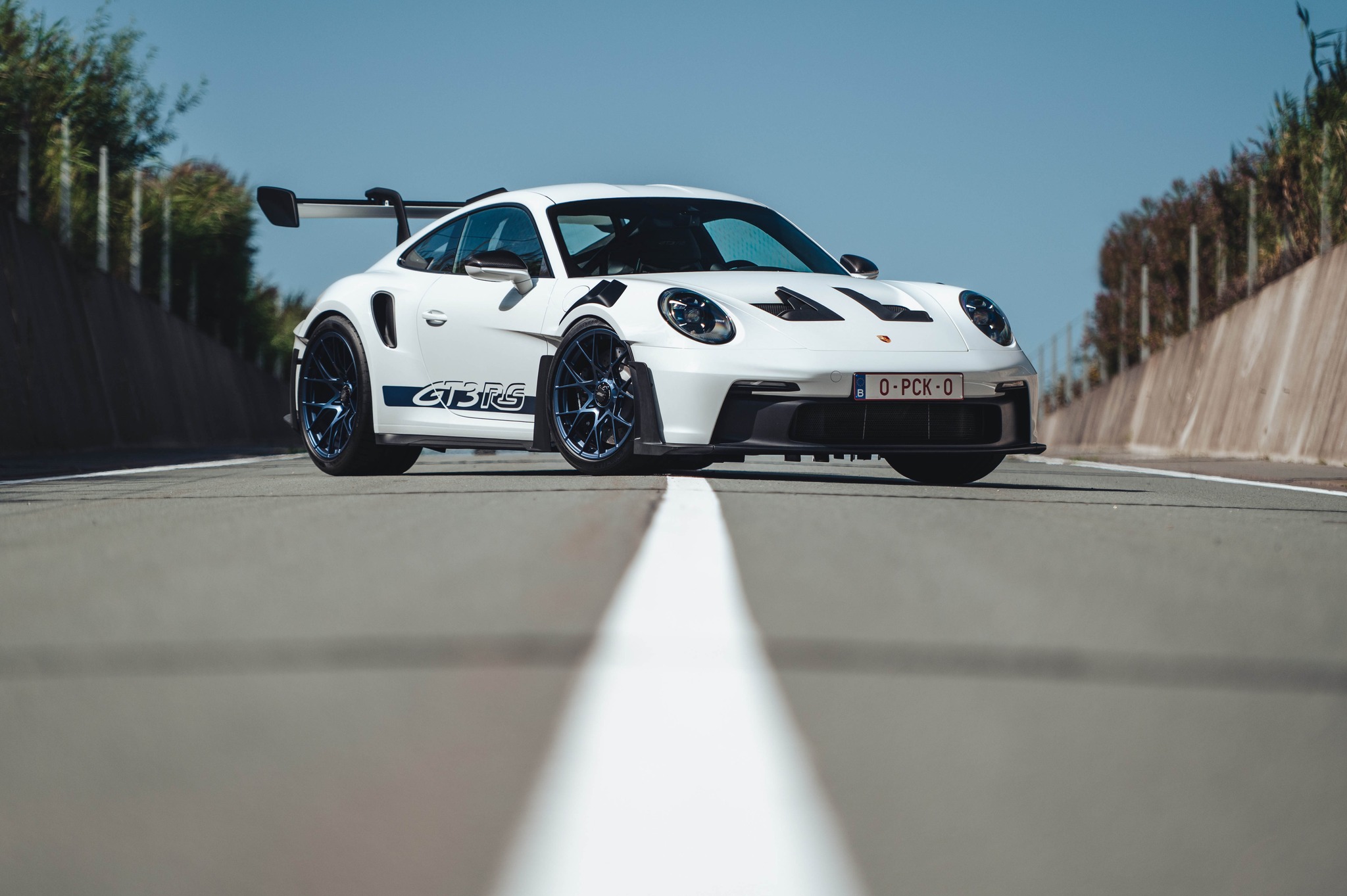 Pure White - Porsche 911 GT3 RS (992) - carpaints.co