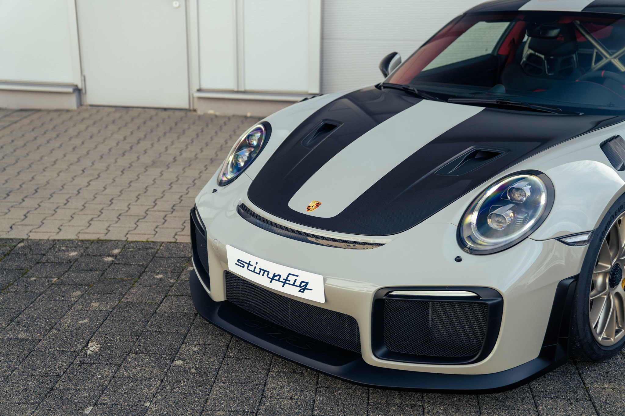 Fashion Grey - Porsche 911 GT2 RS (991) - carpaints.co