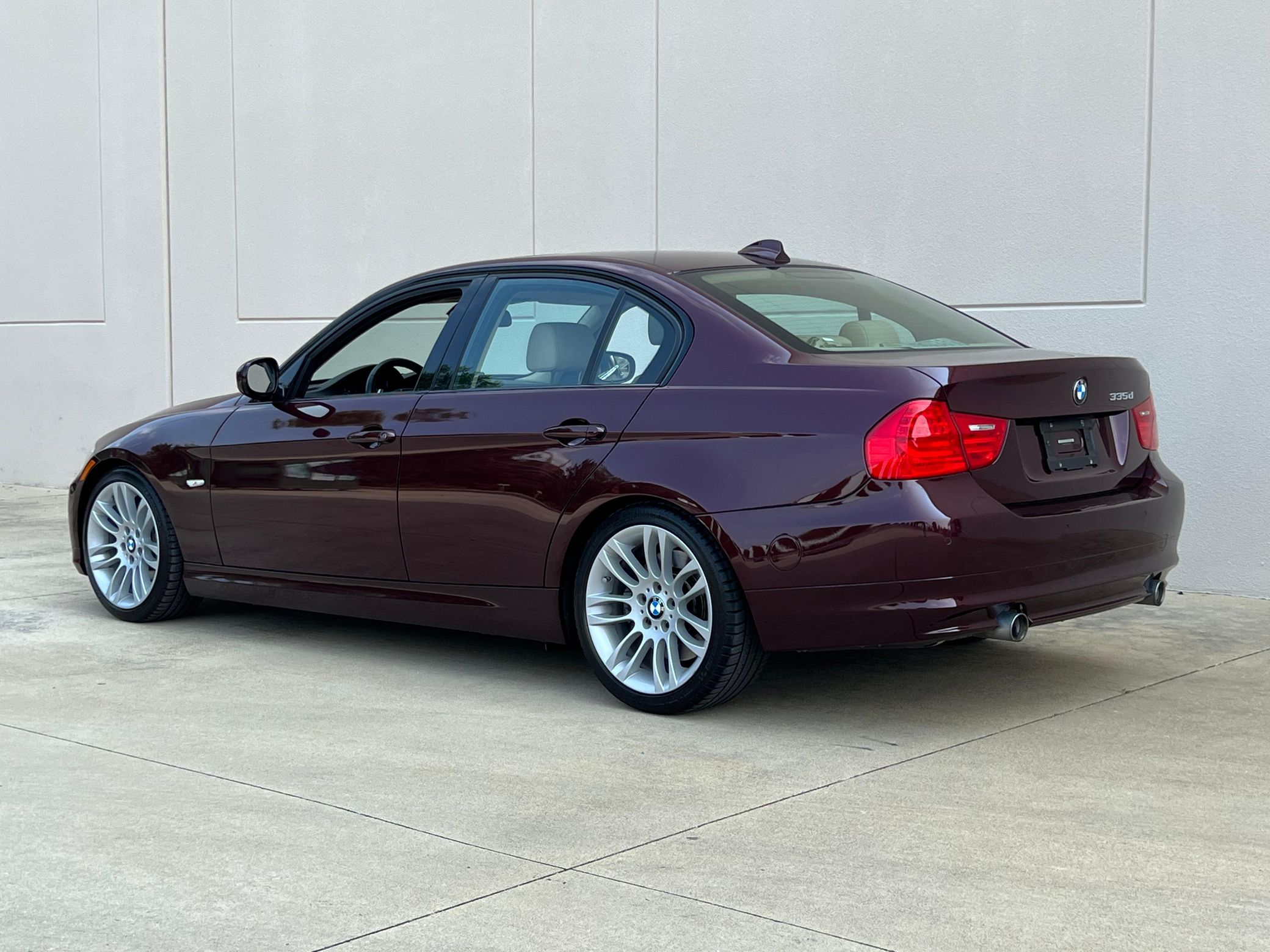 Barbera Red - BMW 3 Series (E90) - carpaints.co