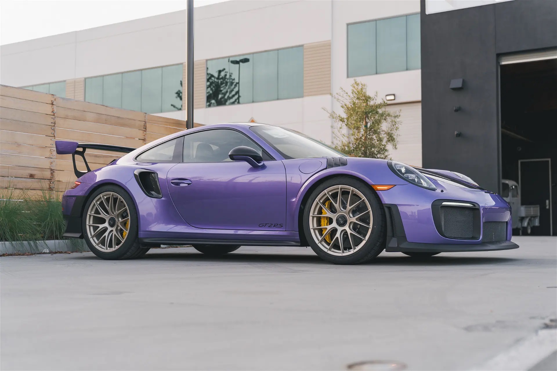 Viola Purple Metallic - Porsche 911 GT2 RS (991) - carpaints.co