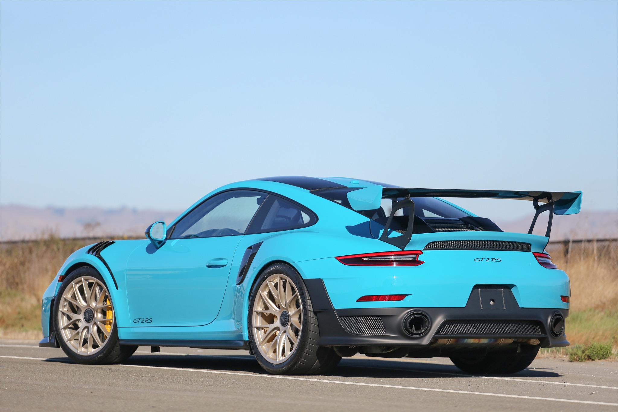 Miami Blue - Porsche 911 GT2 RS (991) - carpaints.co