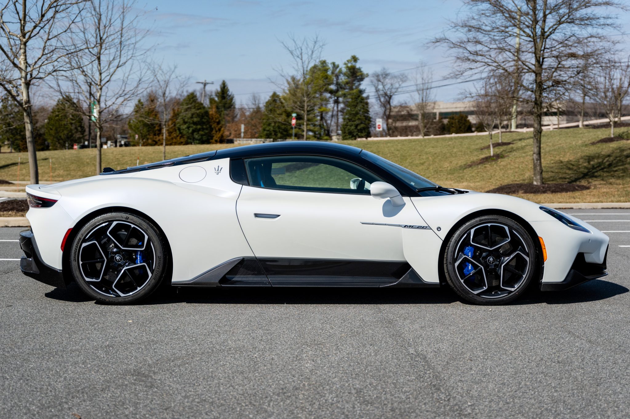 Bianco Audace / Nero Enigma - Maserati MC20 - carpaints.co