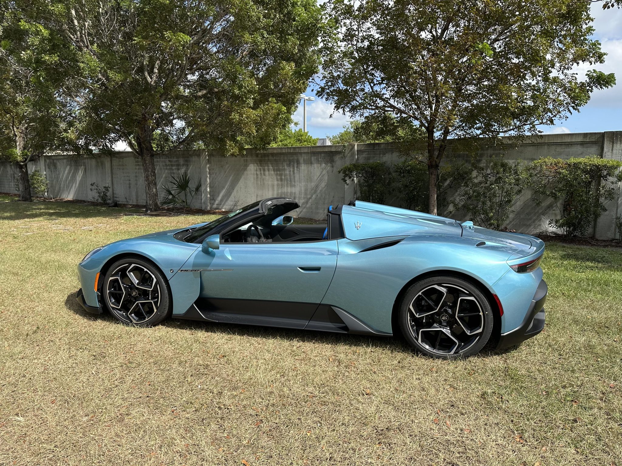 Ai Aqua Rainbow - Maserati MC20 Cielo - carpaints.co