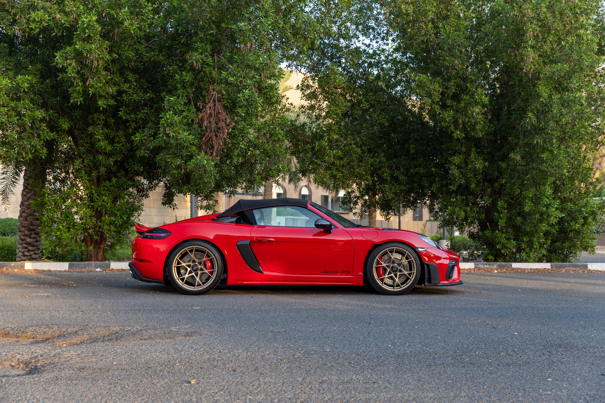 Guards Red - Porsche Spyder RS (718) - carpaints.co