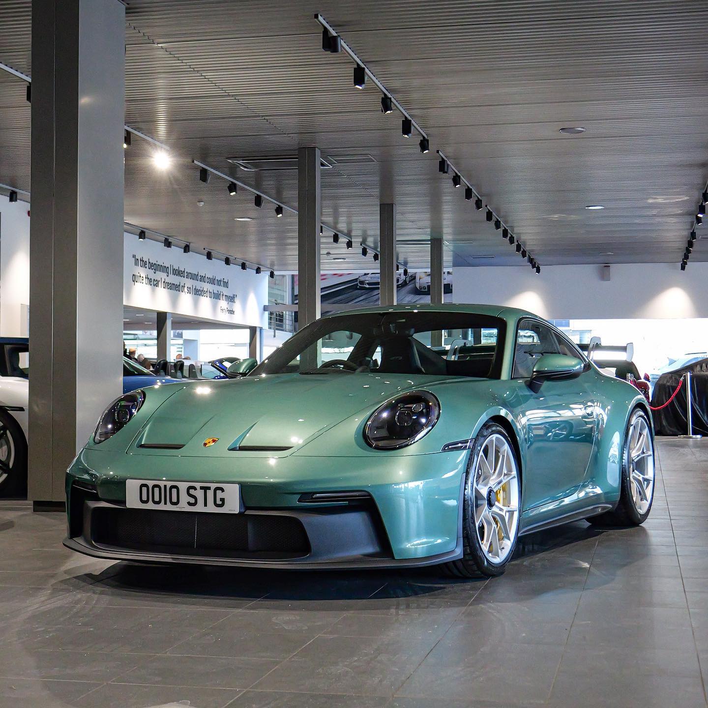Racing Green Metallic - Porsche 911 GT3 (992) - carpaints.co