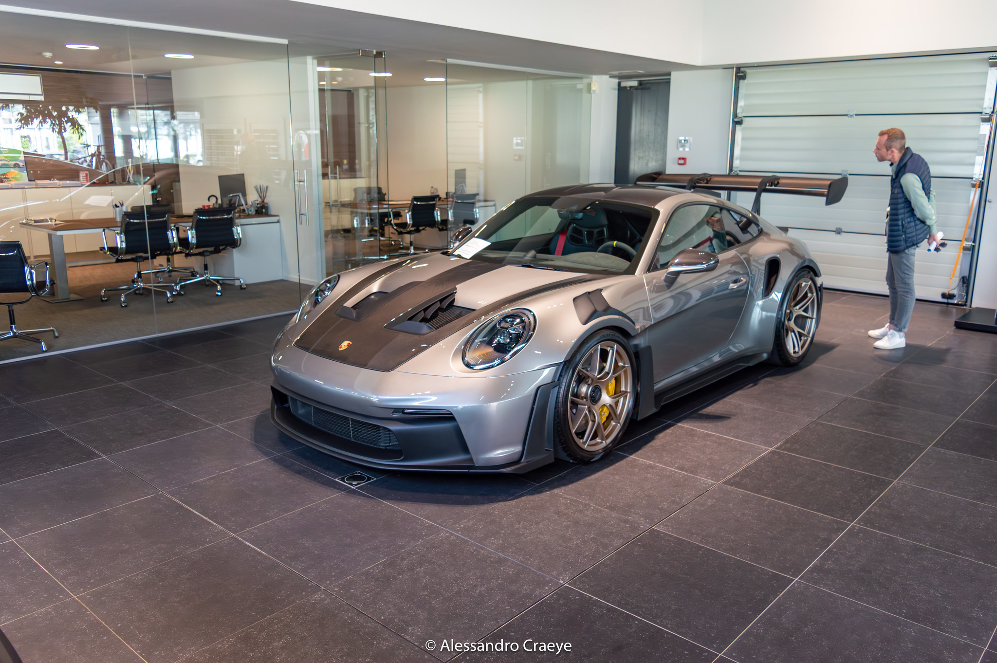 Stone Grey Metallic - Porsche 911 GT3 RS (992) - carpaints.co