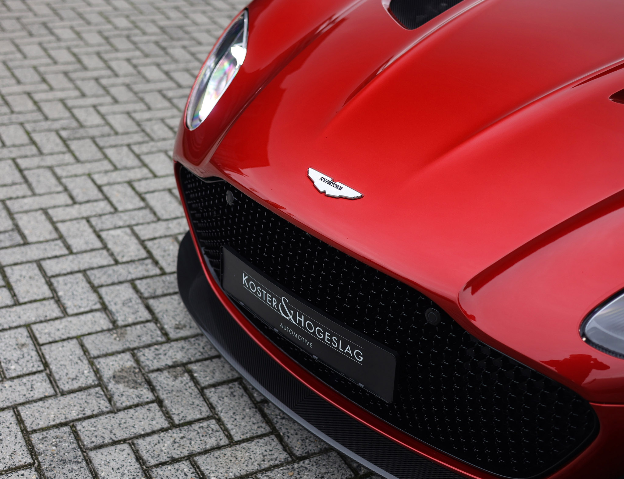 Hyper Red - Aston Martin DBS Superleggera - carpaints.co