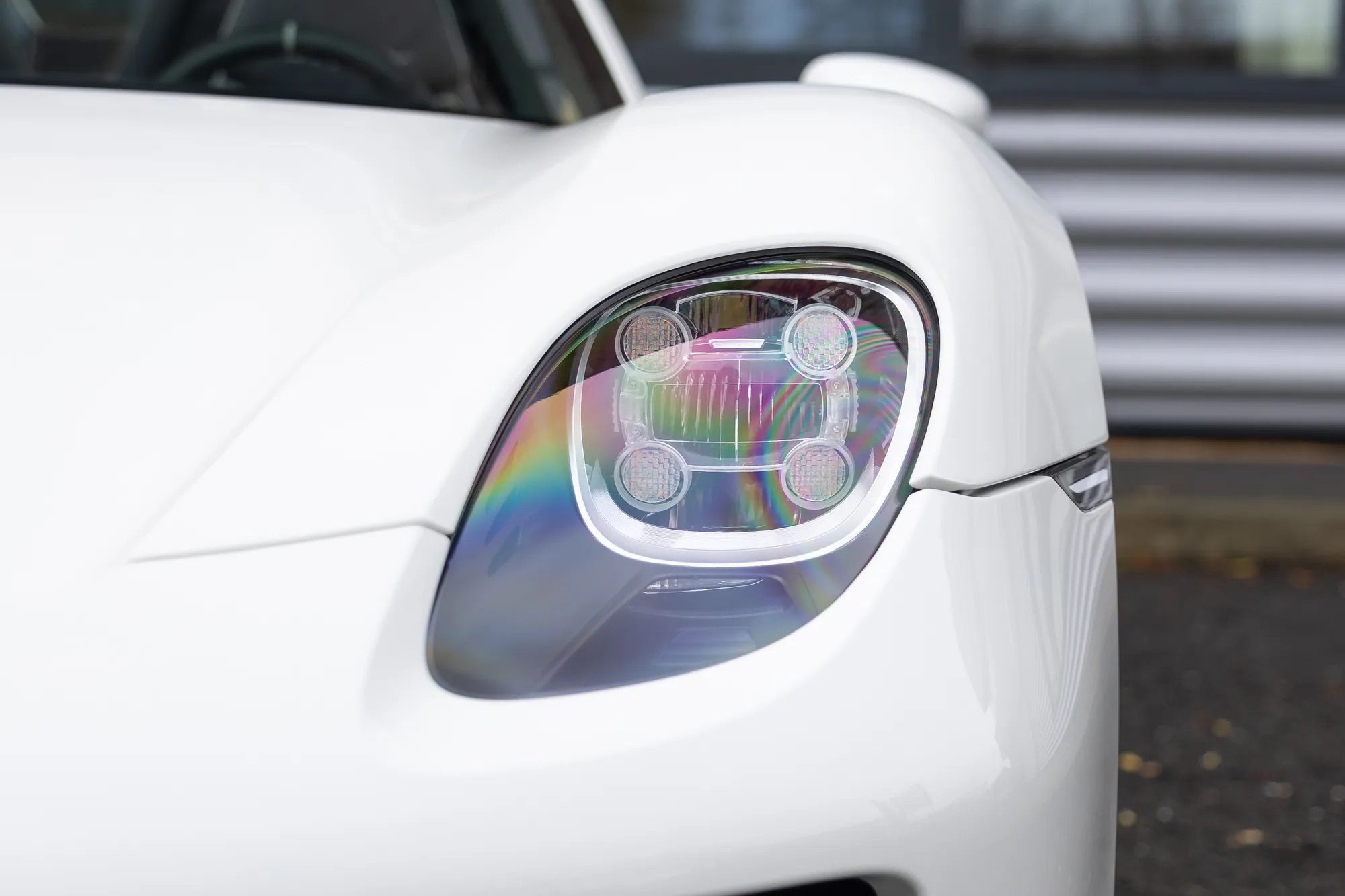 Grand Prix White - Porsche 918 Spyder - carpaints.co