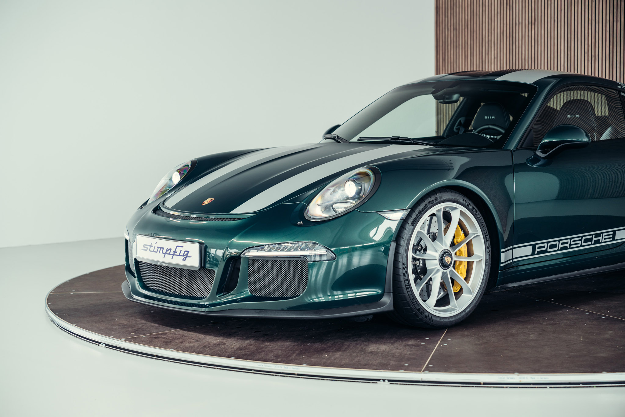 Porsche Racing Green Metallic - Porsche 911 R (991) - carpaints.co