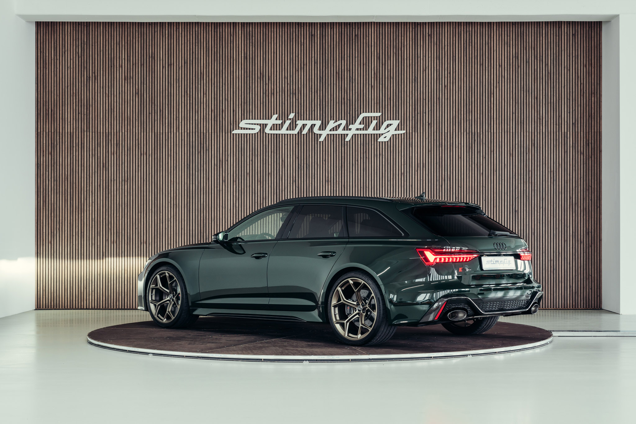 British Racing Green - Audi RS6 Avant (C8) - carpaints.co