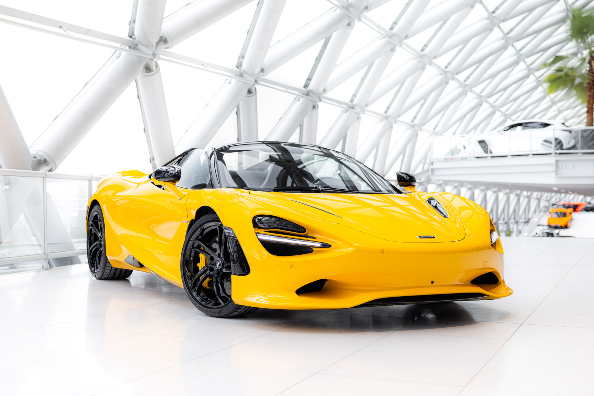 Volcano Yellow - McLaren 750S Spider - carpaints.co