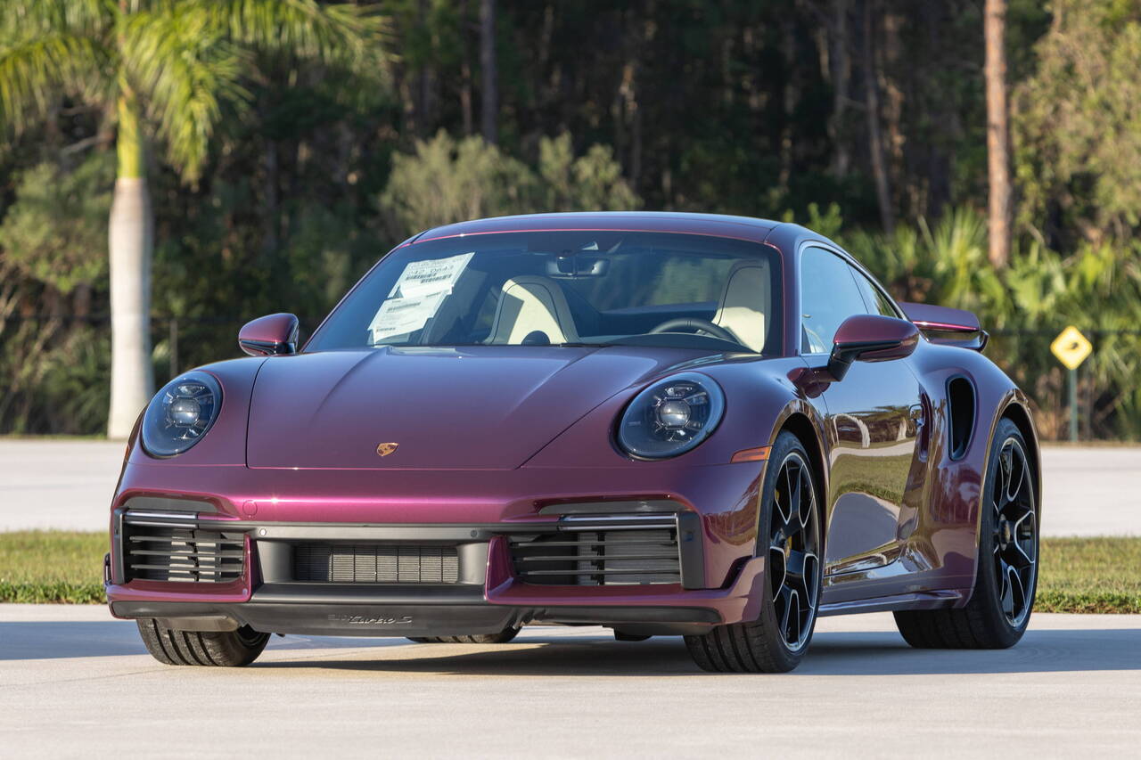 Magic Magenta Chromaflair - Porsche 911 Turbo S (992) - carpaints.co