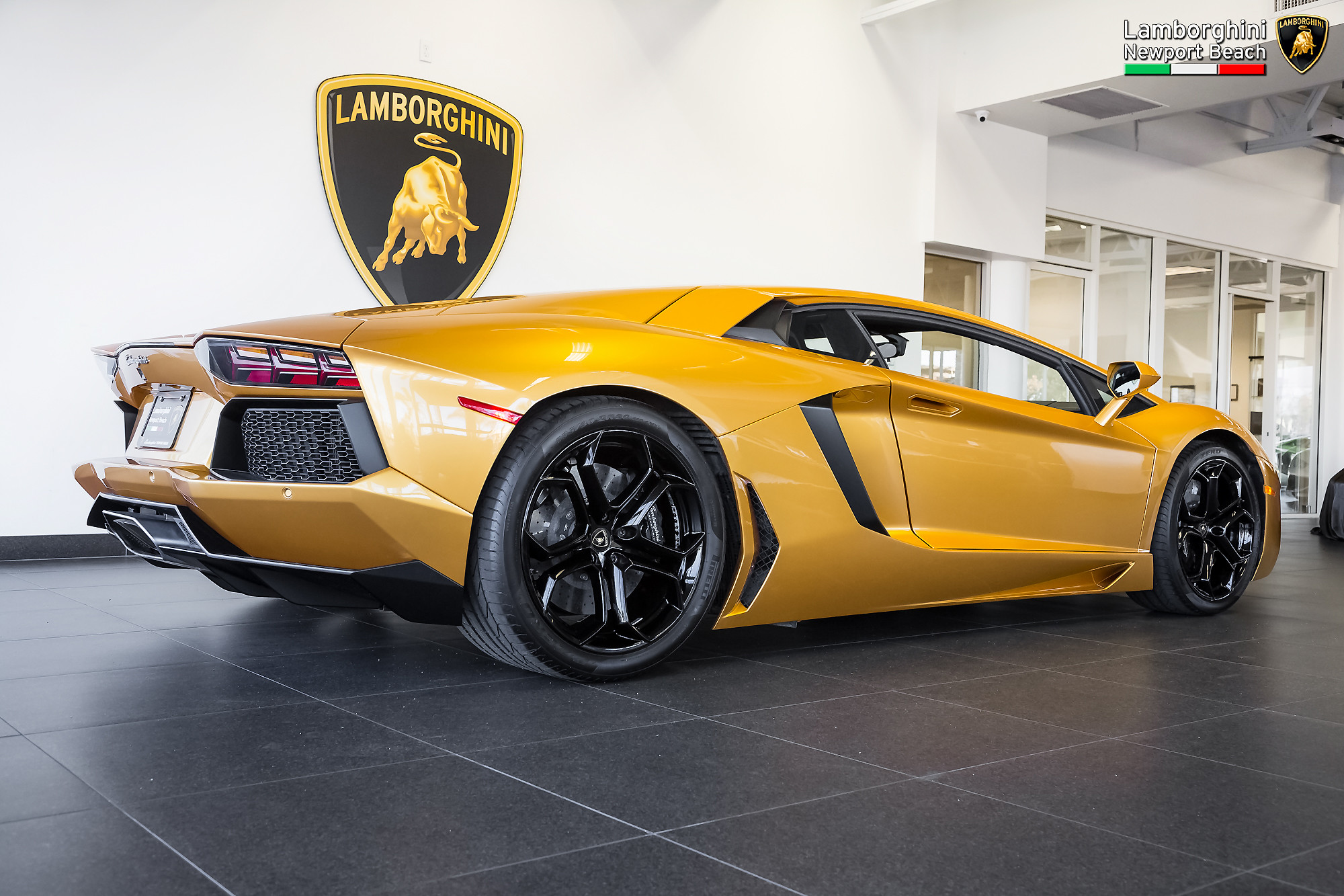 Oro Adonis - Lamborghini Aventador (LP700-4) - carpaints.co