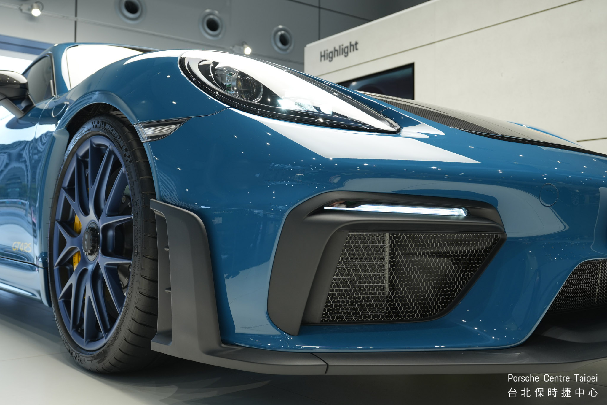 Oslo Blue - Porsche Cayman GT4 RS (718) - carpaints.co