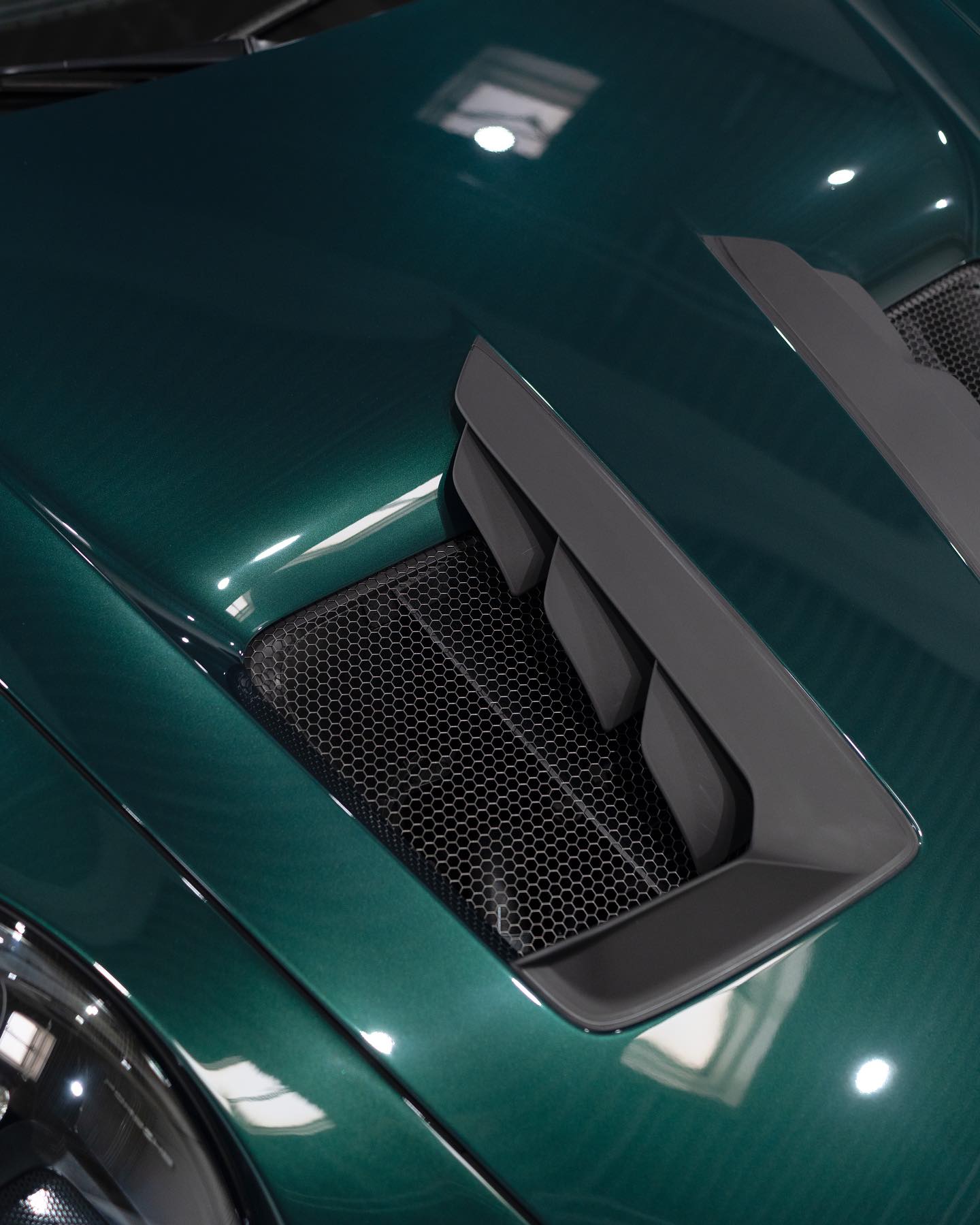 Jet Green Metallic - Porsche 911 GT3 RS (992) - carpaints.co