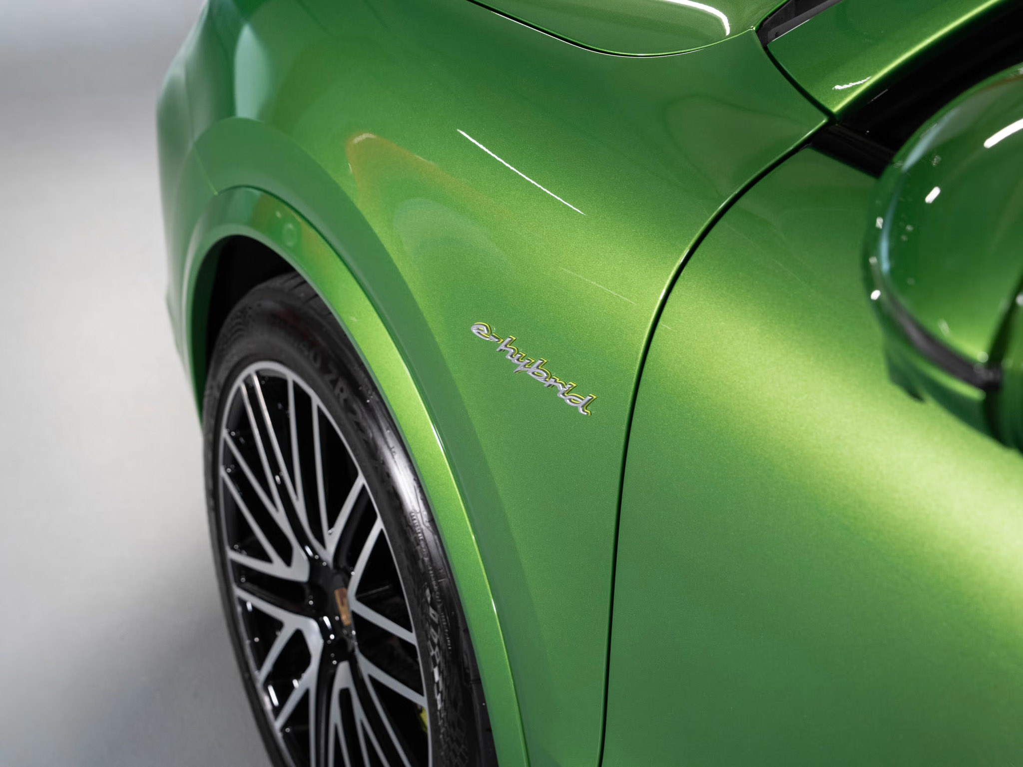 Java Green - Porsche Cayenne (E3) - carpaints.co