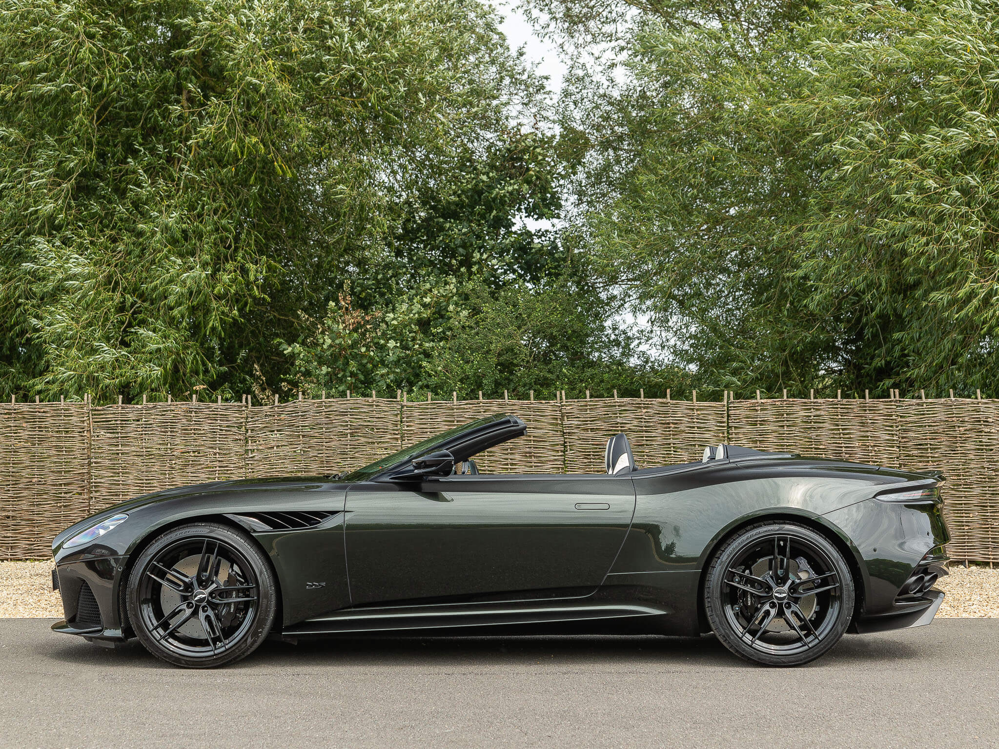 Minotaur Green - Aston Martin DBS Volante (AM7) - carpaints.co