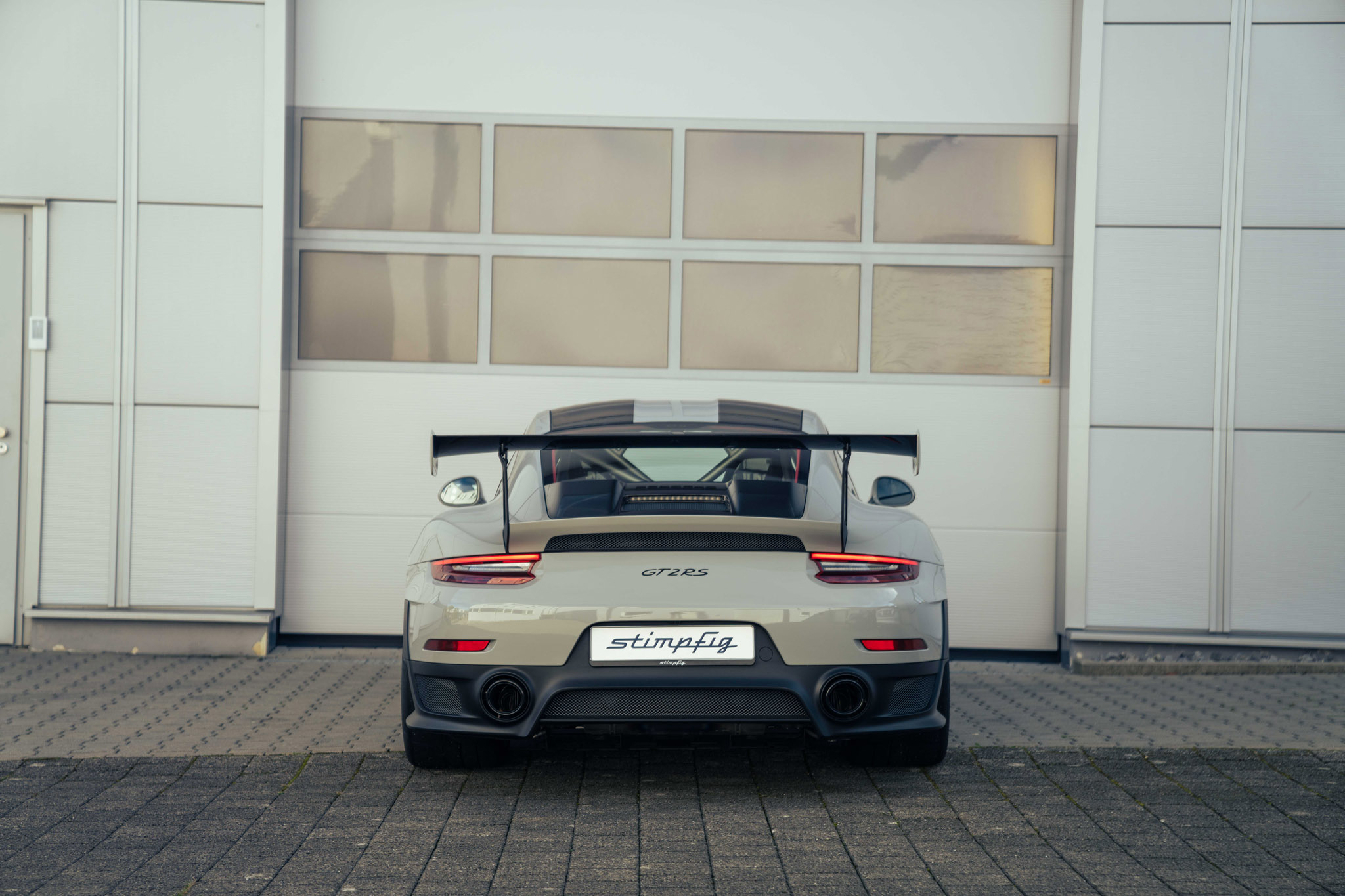 Fashion Grey - Porsche 911 GT2 RS (991) - carpaints.co