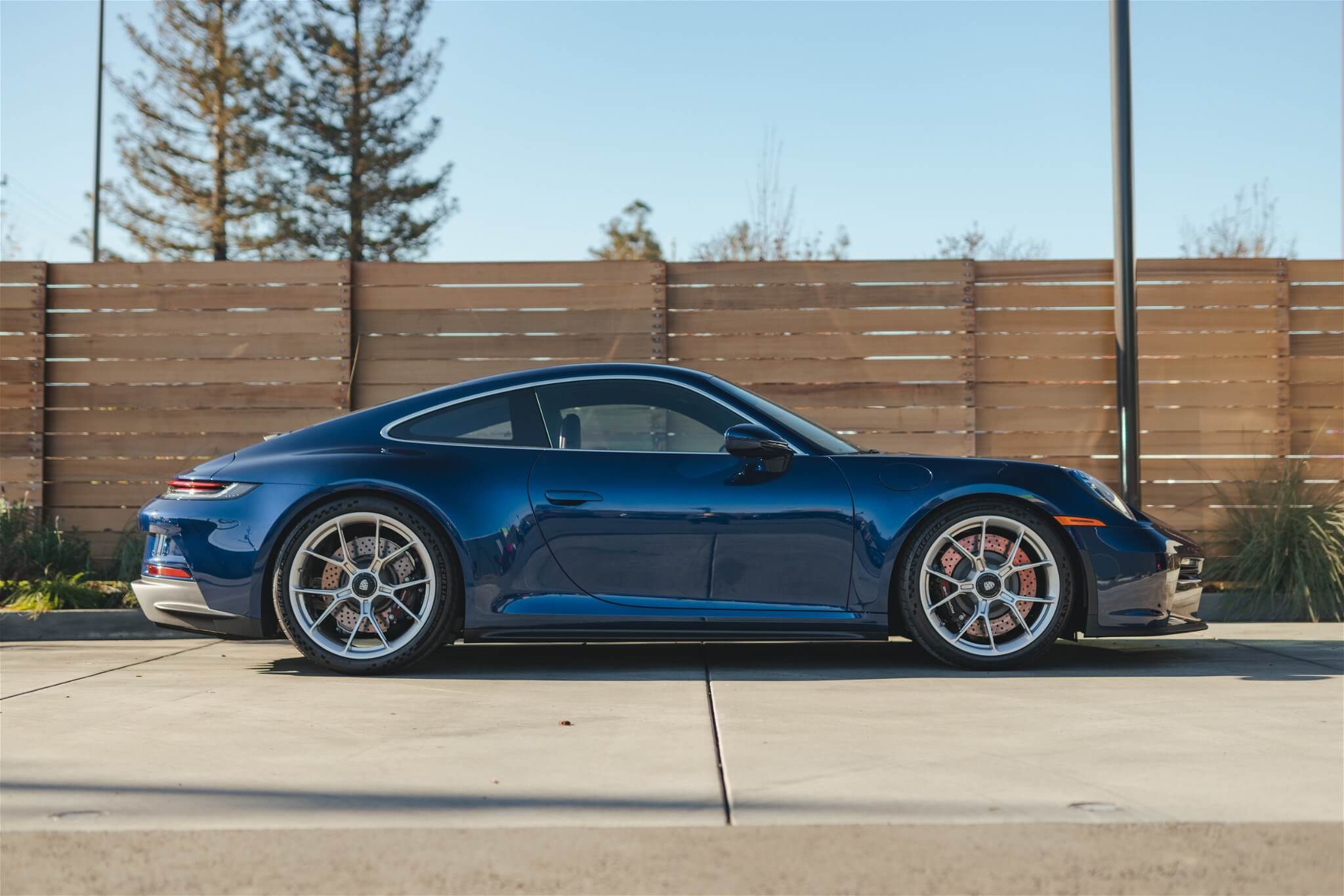 Gentian Blue - Porsche 911 GT3 Touring (992) - carpaints.co