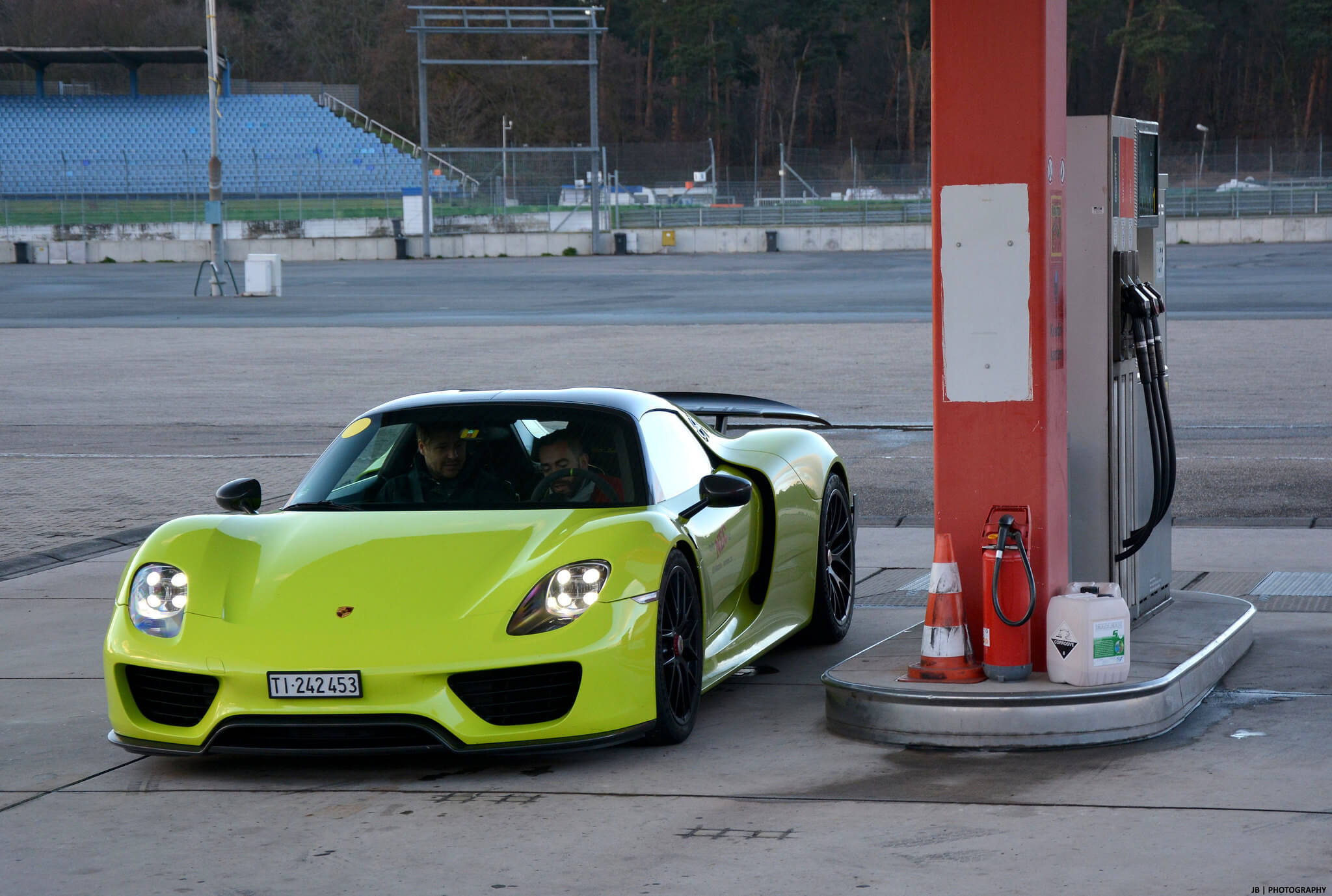 Acid Green - Porsche 918 Spyder - carpaints.co