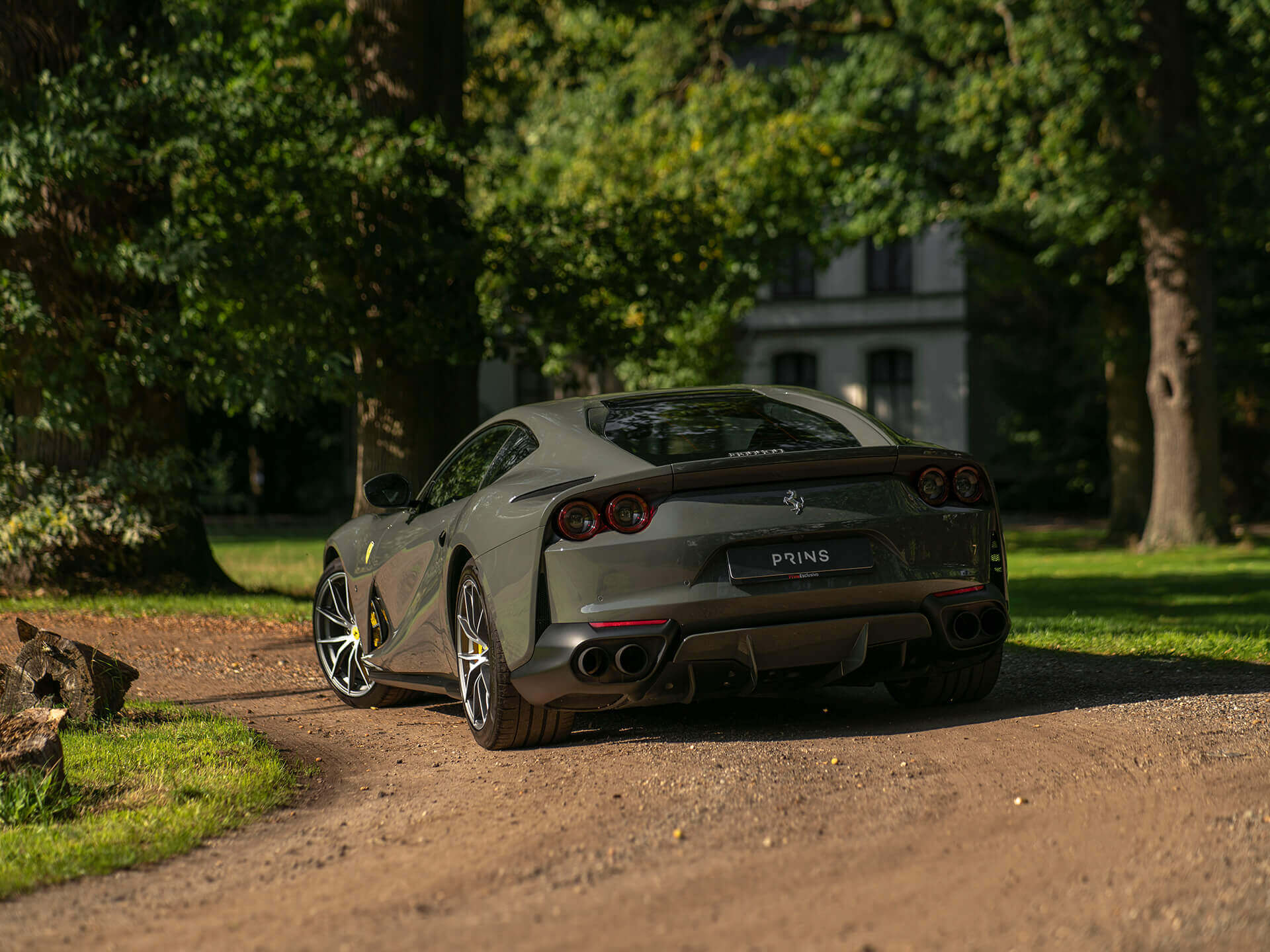Grigio Scuro - Ferrari 812 Superfast - carpaints.co