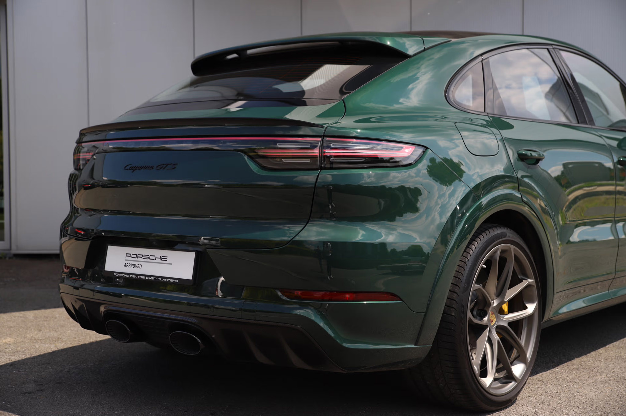Goodwood Green - Porsche Cayenne Coupé (E3) - carpaints.co