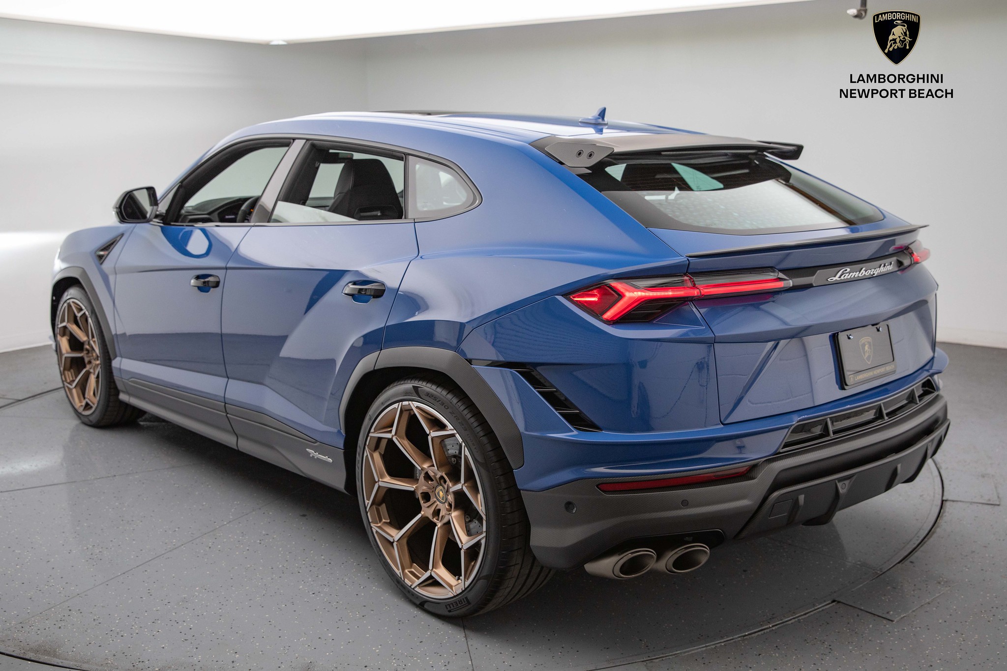 Blu Grifo shiny - Lamborghini Urus Performante - carpaints.co