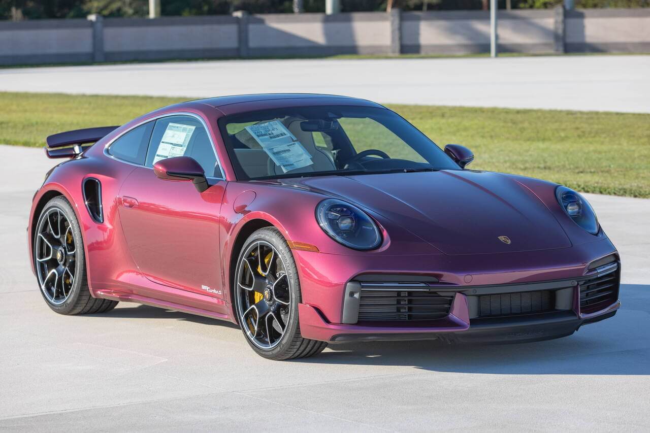 Magic Magenta Chromaflair - Porsche 911 Turbo S (992) - carpaints.co