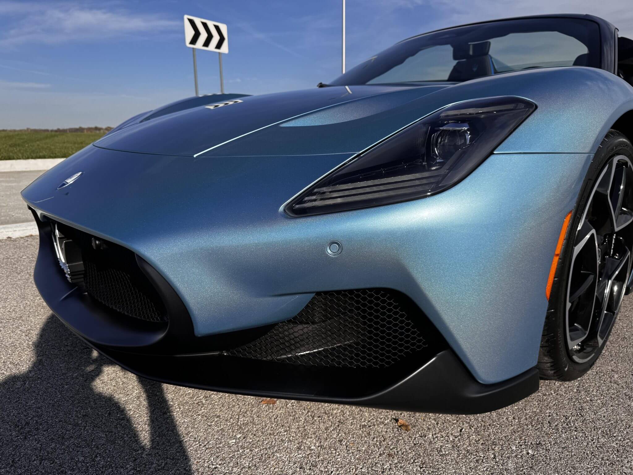 Ai Aqua Rainbow - Maserati MC20 Cielo - carpaints.co