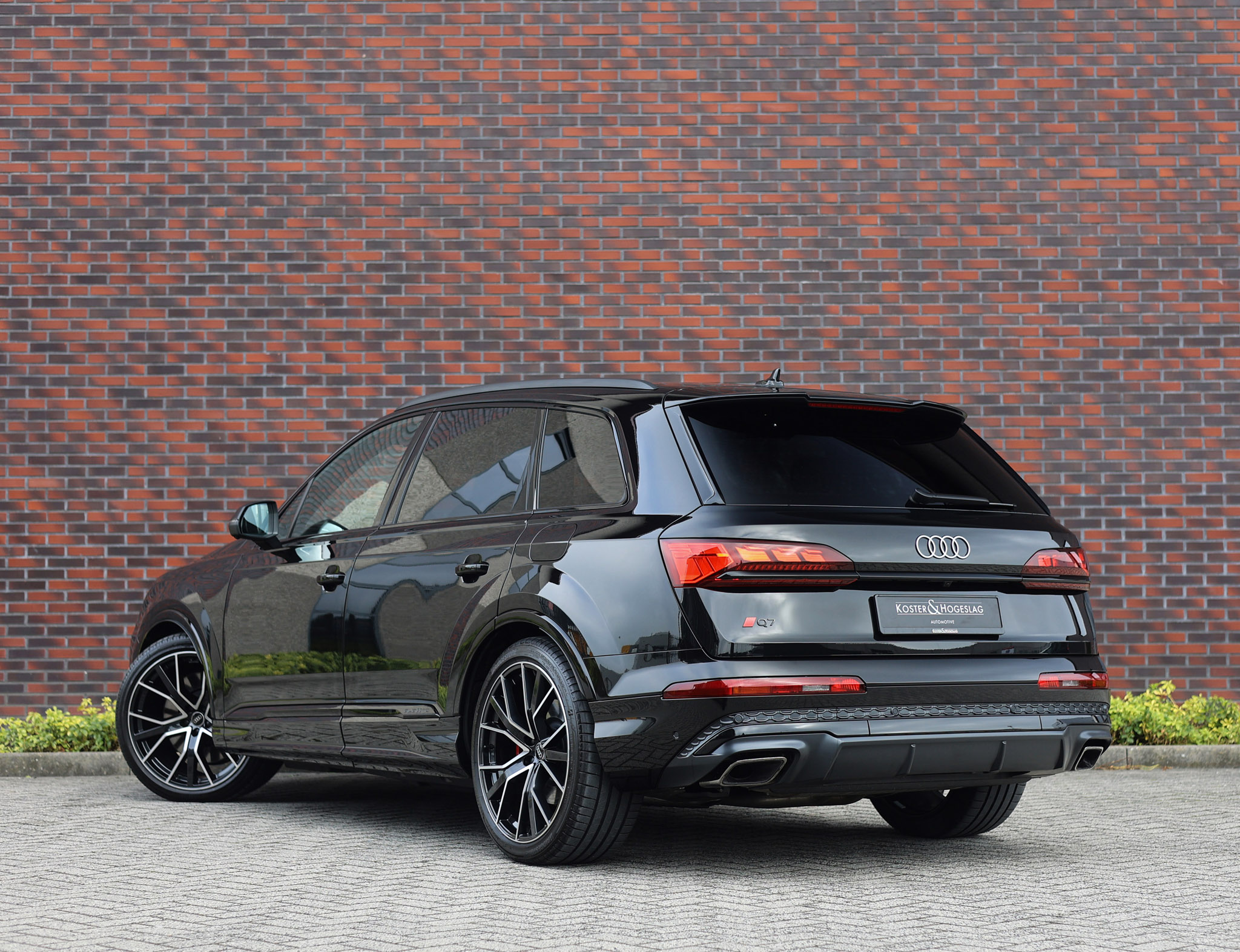 Mythos Black - Audi Q7 (4M) - carpaints.co