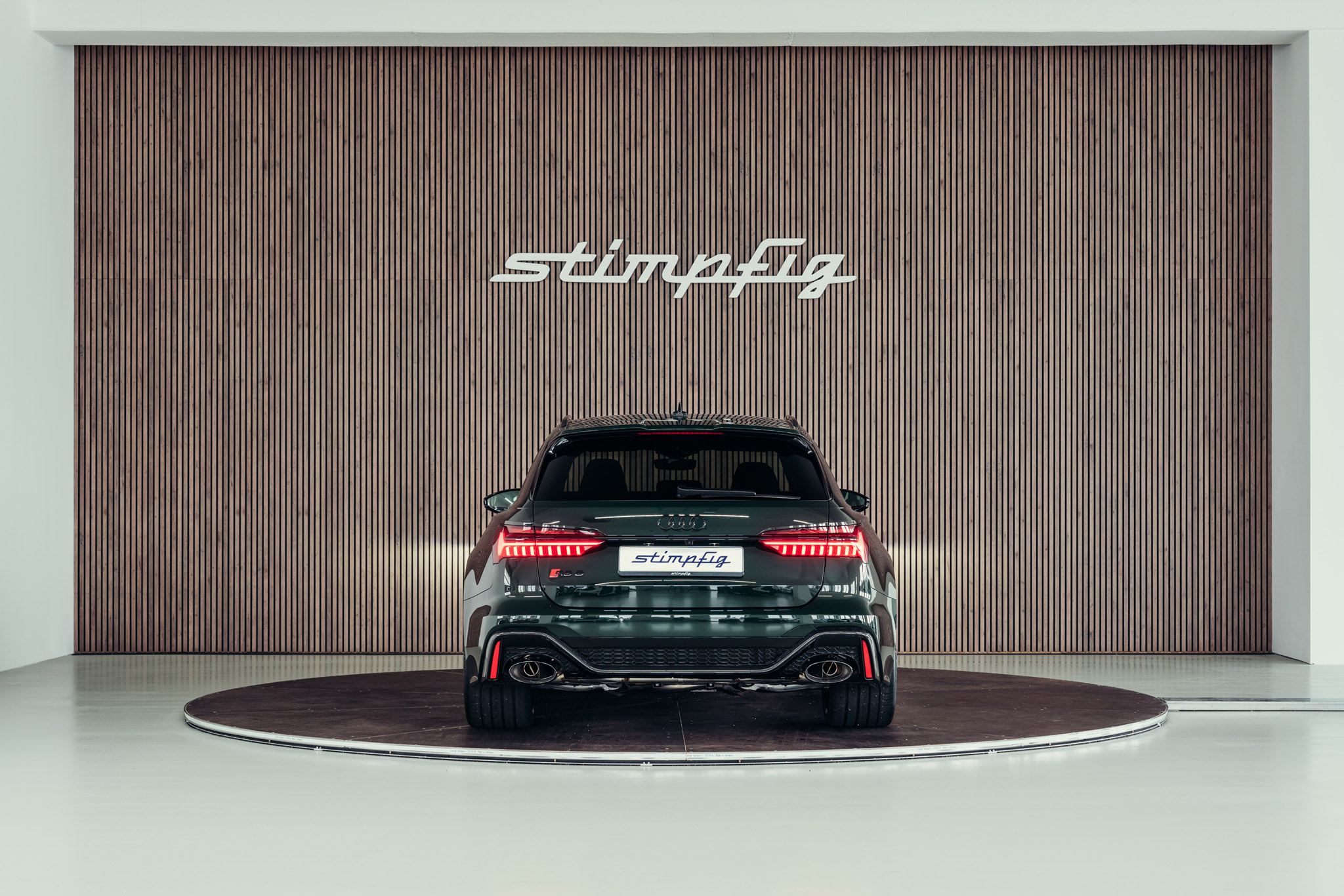 British Racing Green - Audi RS6 Avant (C8) - carpaints.co