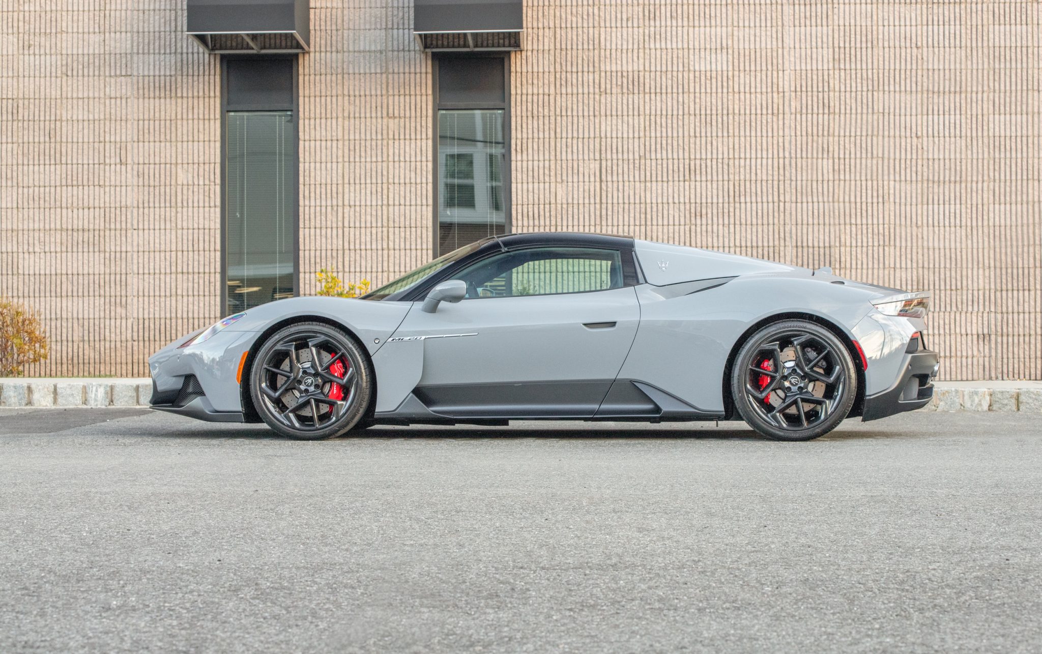 Grigio Incognito - Maserati MC20 Cielo - carpaints.co