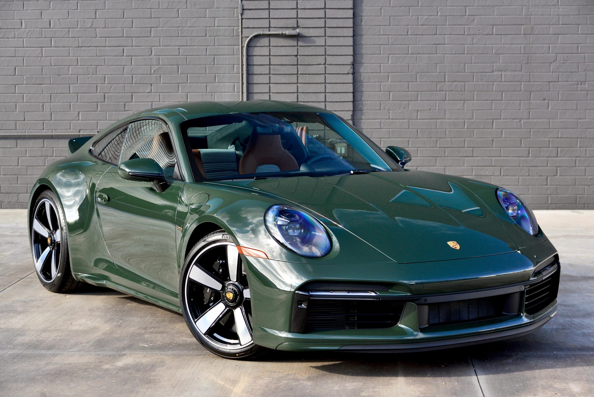 Underberg Green - Porsche 911 Sport Classic (992) - carpaints.co