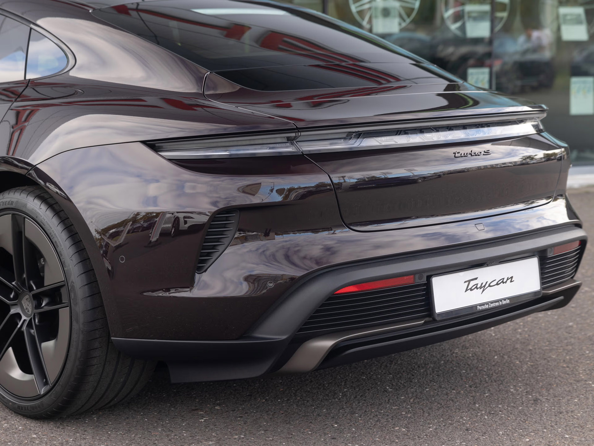 Superior Red Metallic - Porsche Taycan - carpaints.co