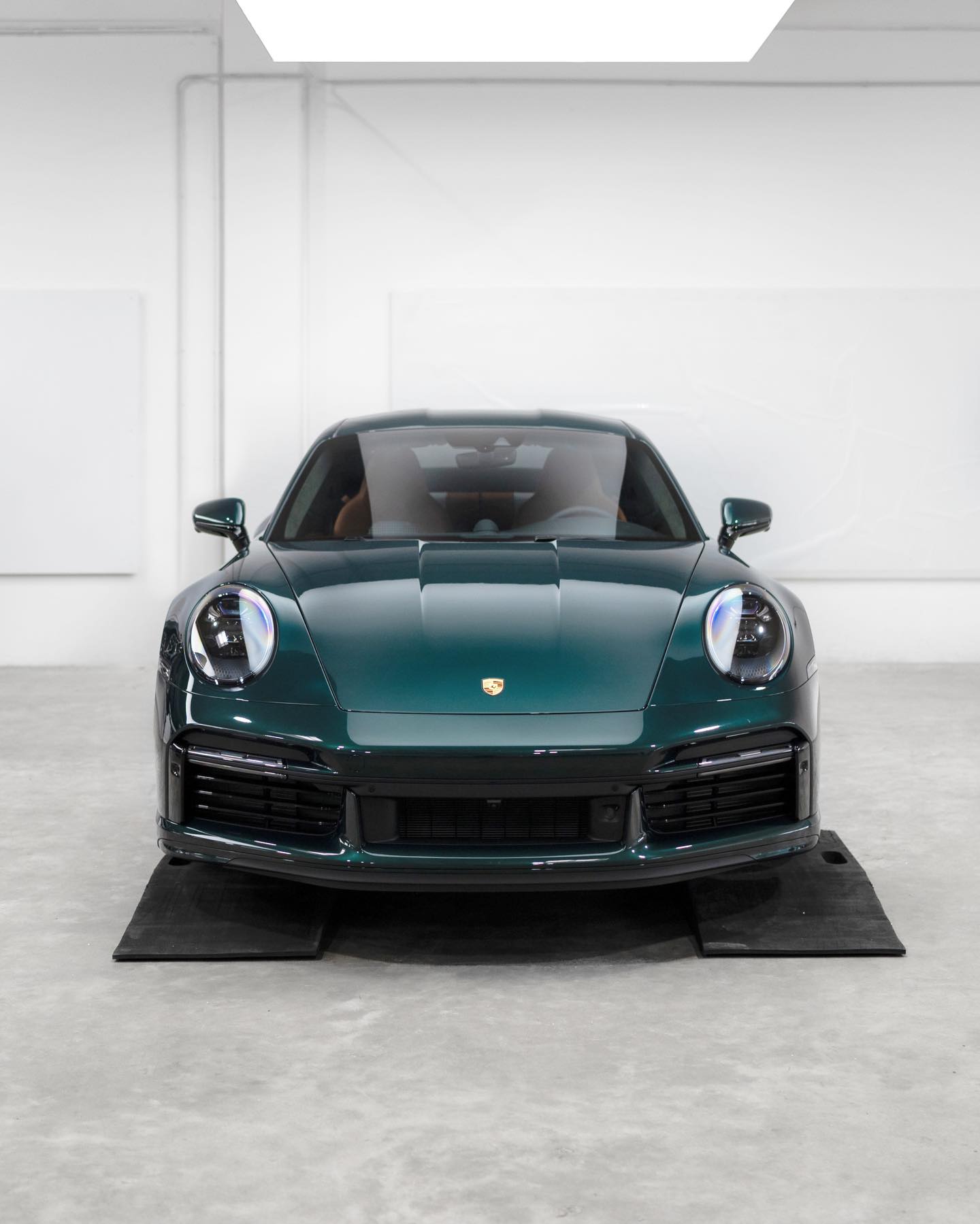 Jet Green Metallic - Porsche 911 Sport Classic (992) - carpaints.co