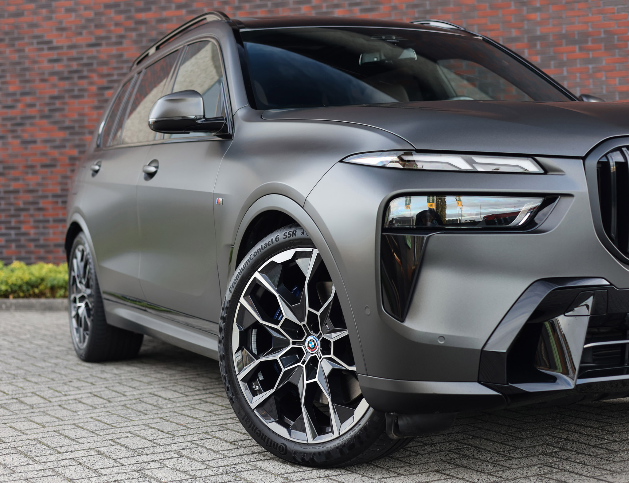 Frozen Deep Grey - BMW X7 (G07) - carpaints.co