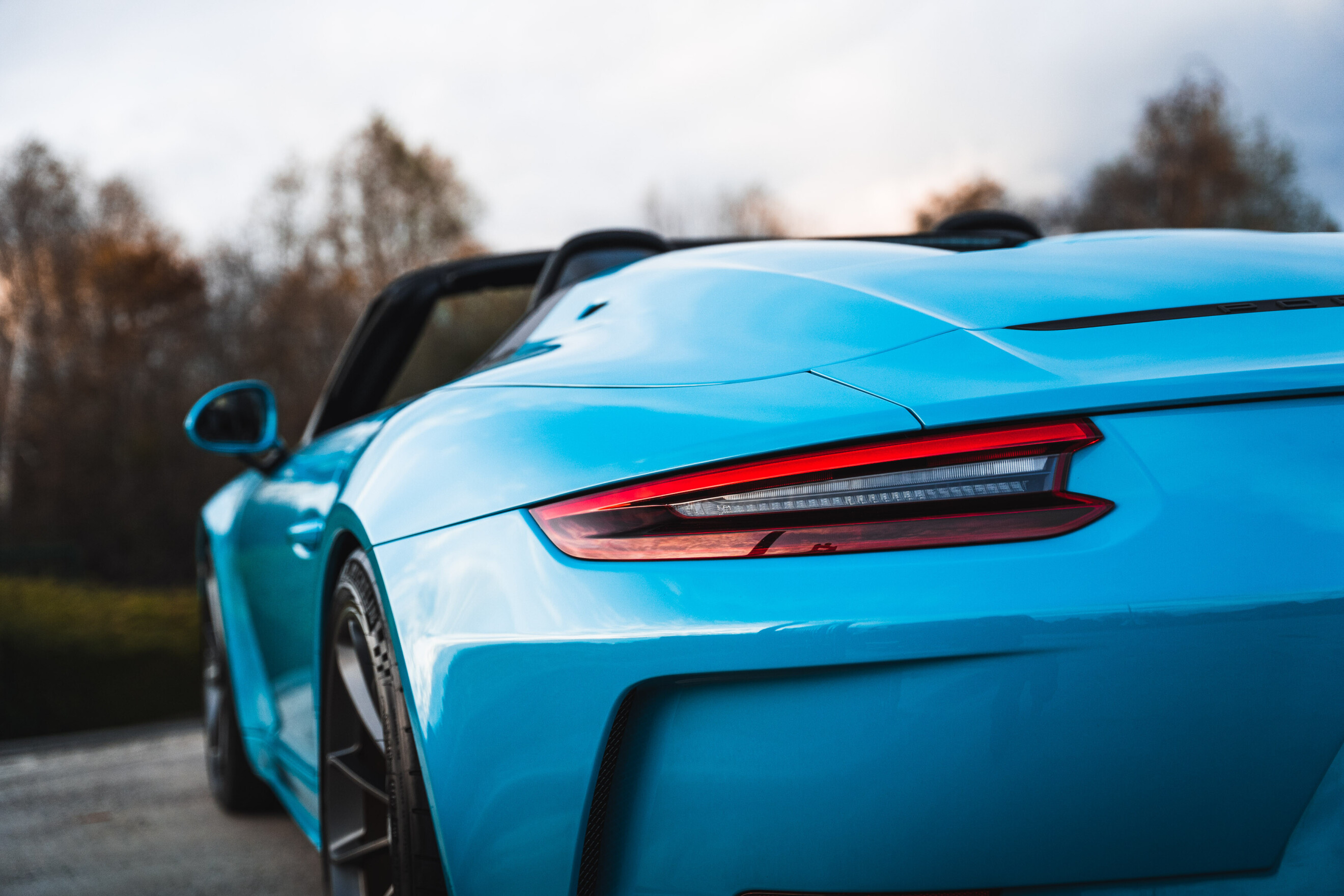 Miami Blue - Porsche 911 Speedster (991) - carpaints.co