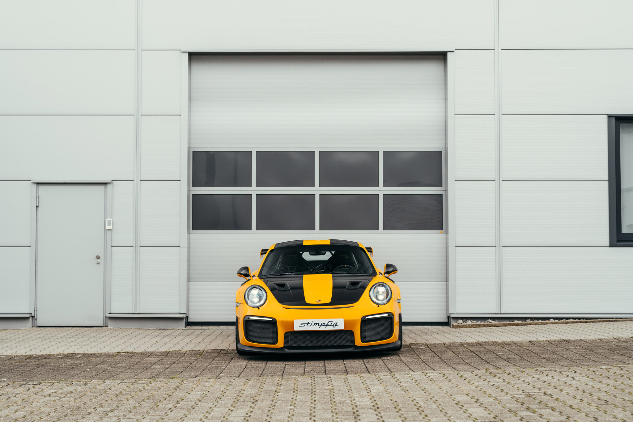 Signal Yellow - Porsche 911 GT2 RS (991) - carpaints.co
