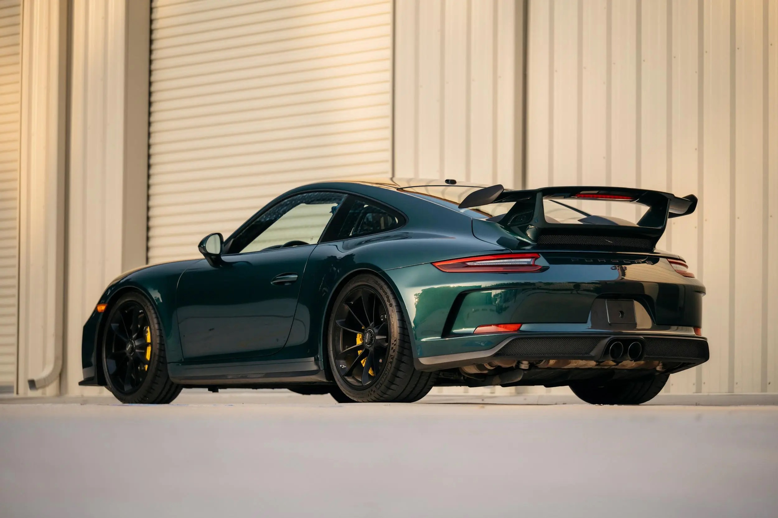 Jet Green Metallic - Porsche 911 GT3 (991.2) - carpaints.co