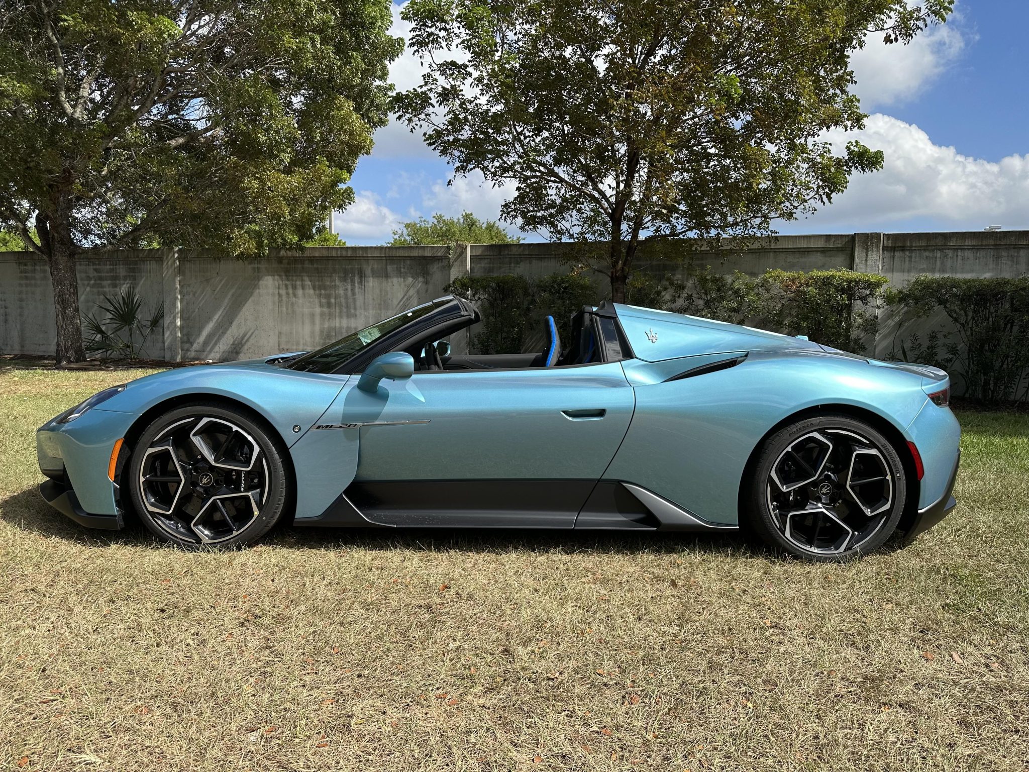 Ai Aqua Rainbow - Maserati MC20 Cielo - carpaints.co