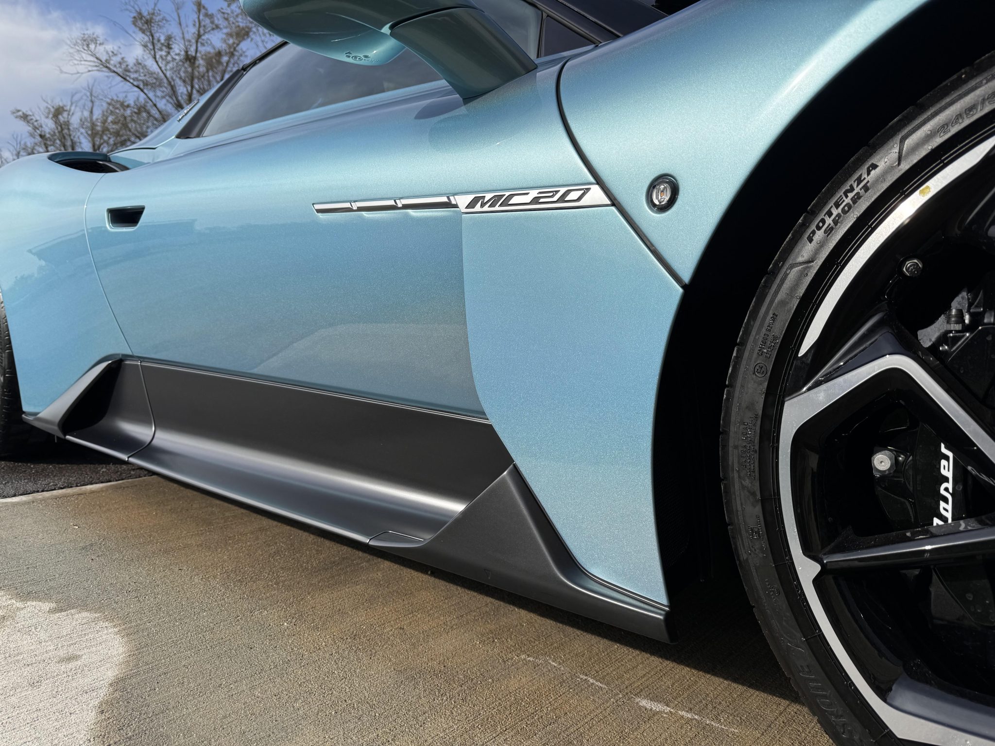 Ai Aqua Rainbow - Maserati MC20 Cielo - carpaints.co