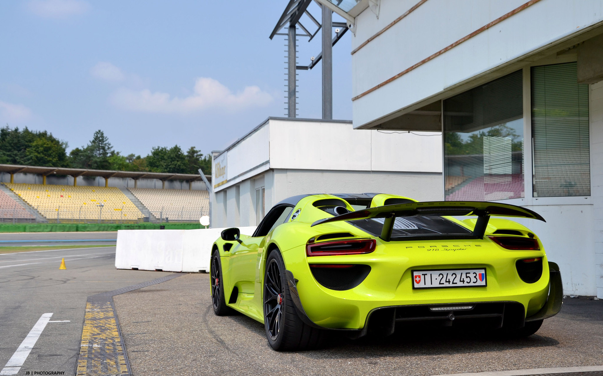 Acid Green - Porsche 918 Spyder - carpaints.co