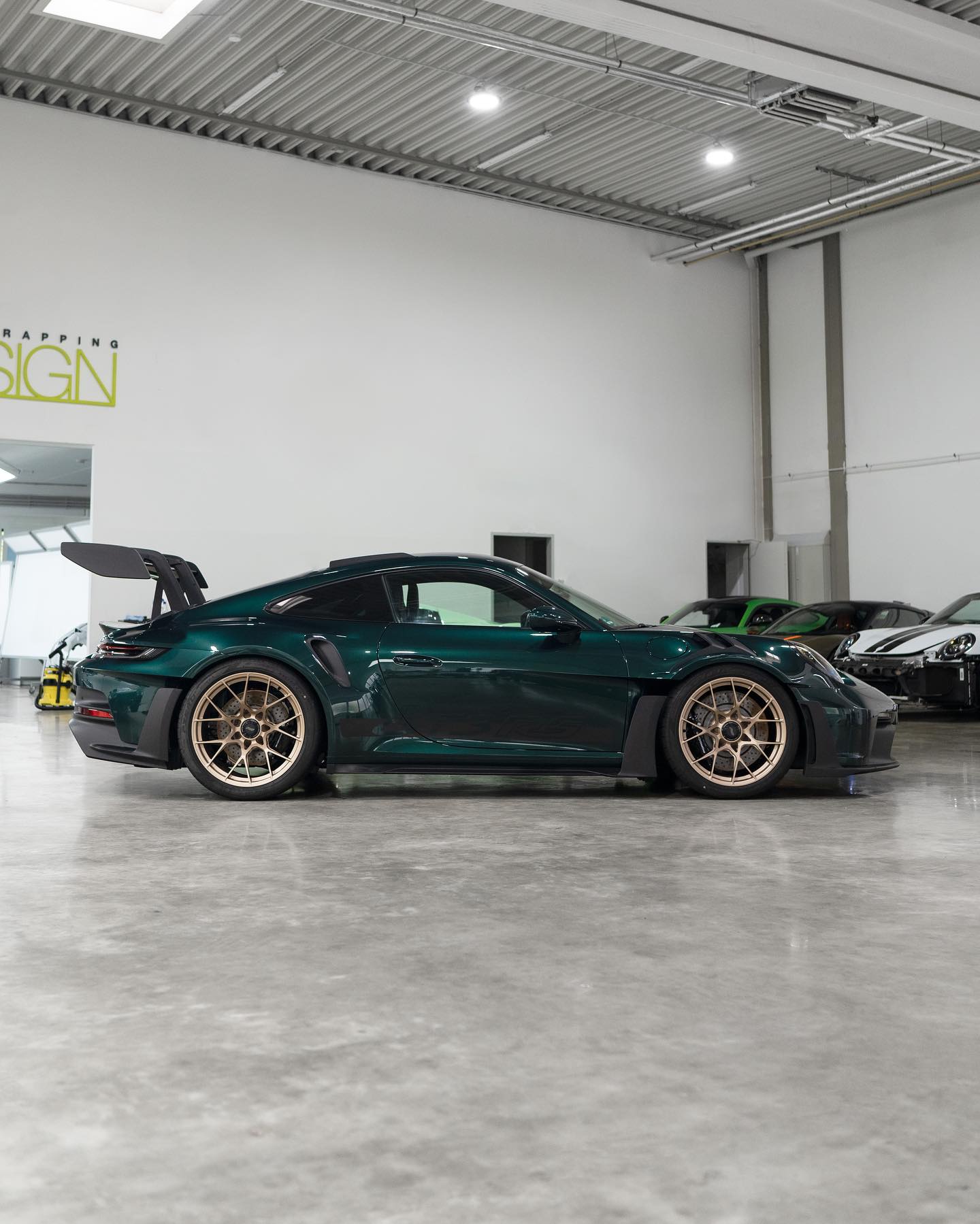 Jet Green Metallic - Porsche 911 GT3 RS (992) - carpaints.co