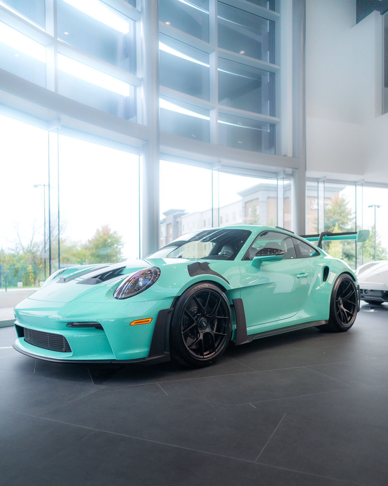 Mint Green - Porsche 911 GT3 RS (992) - carpaints.co
