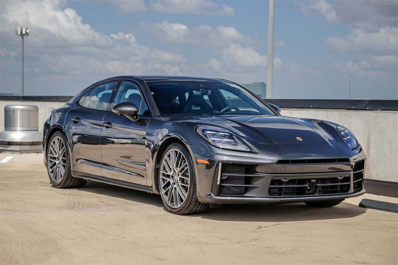 Volcano Grey Metallic - Porsche Panamera (972) - carpaints.co