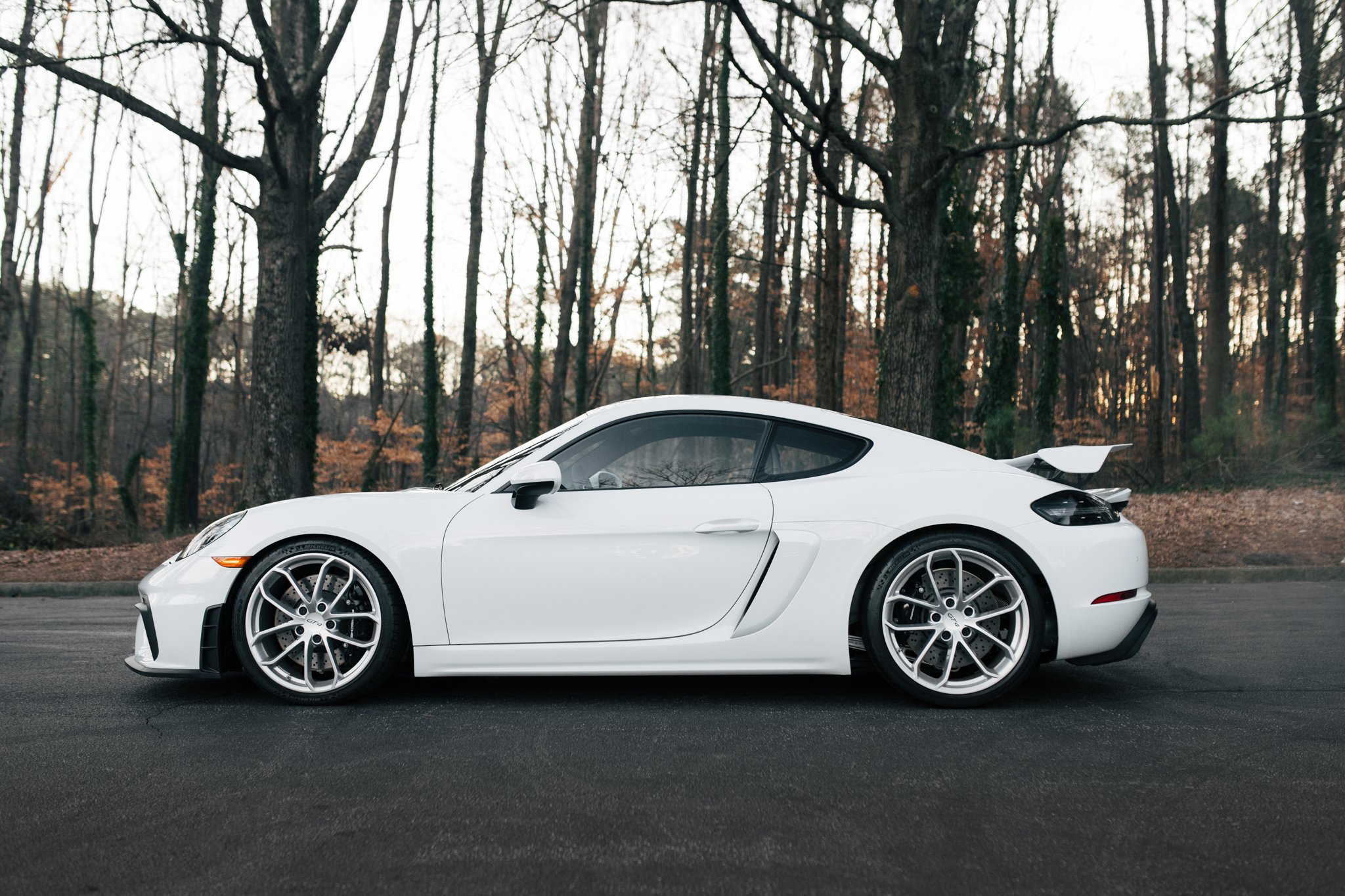 Carrara White Metallic - Porsche Cayman GT4 (718) - carpaints.co